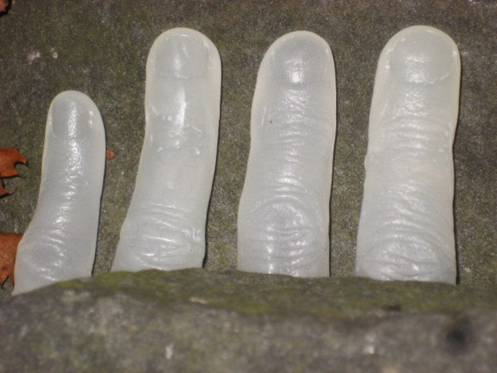 Halloween Soap - Glowing Freaky Finger Soap - Glow in the Dark -walking ...