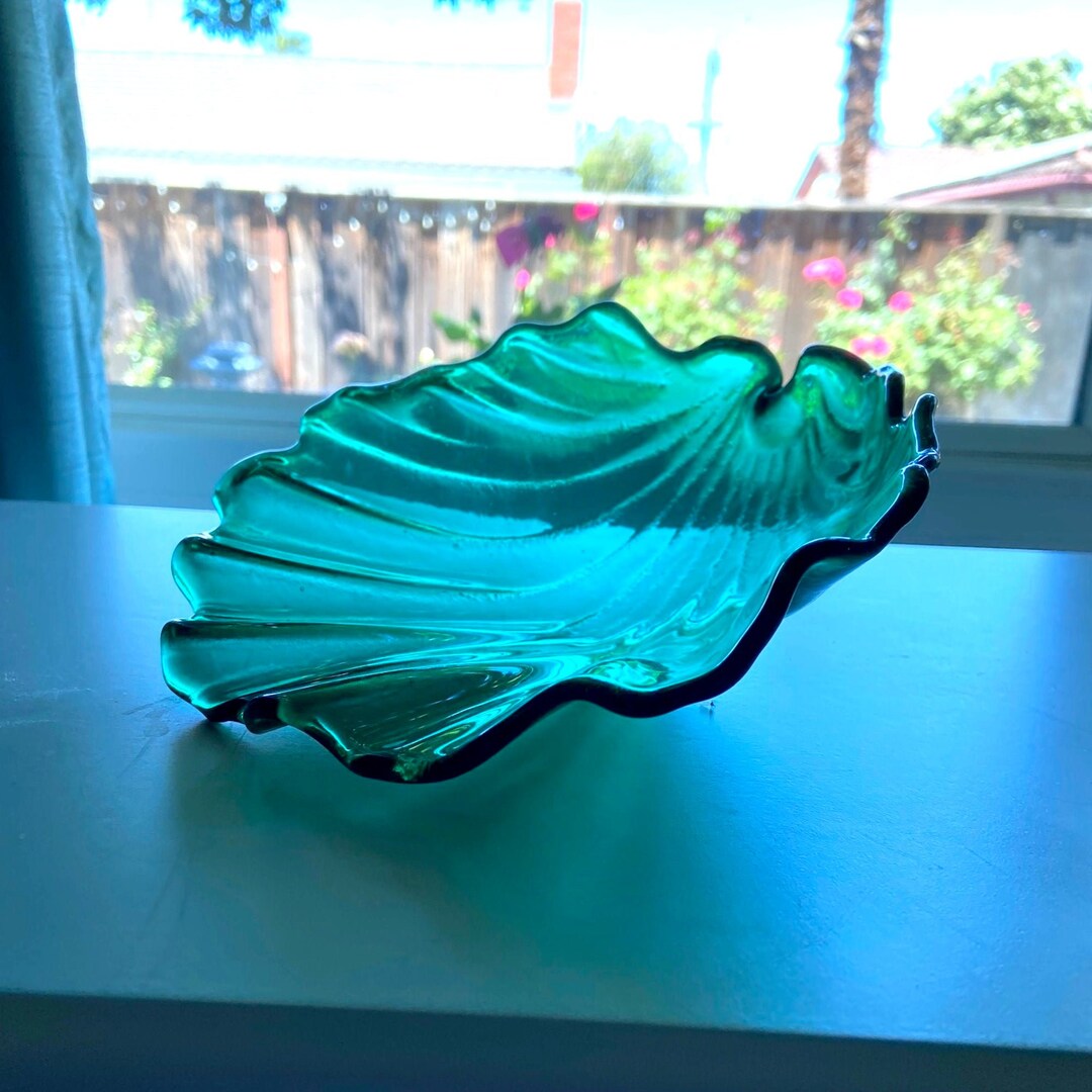 Large Seashell in Stunning Emerald Green Art Glass - One of a Kind ...