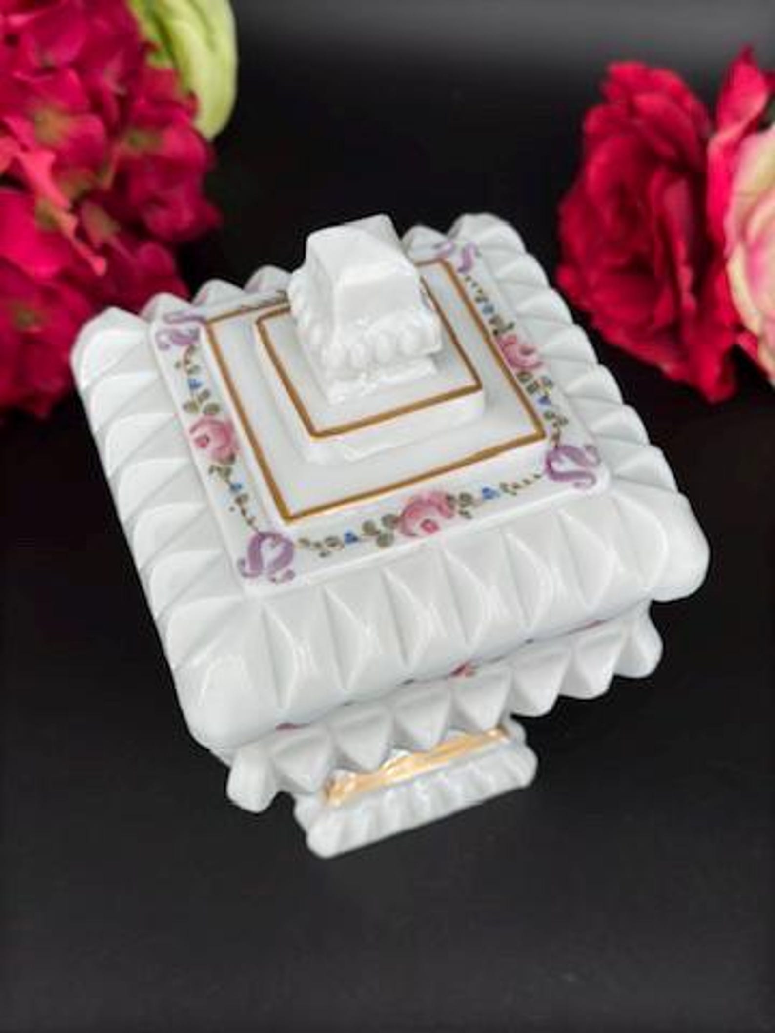 Wedding Cake Box, Vintage 1960s by Westmoreland - Milk Glass – Floral ...