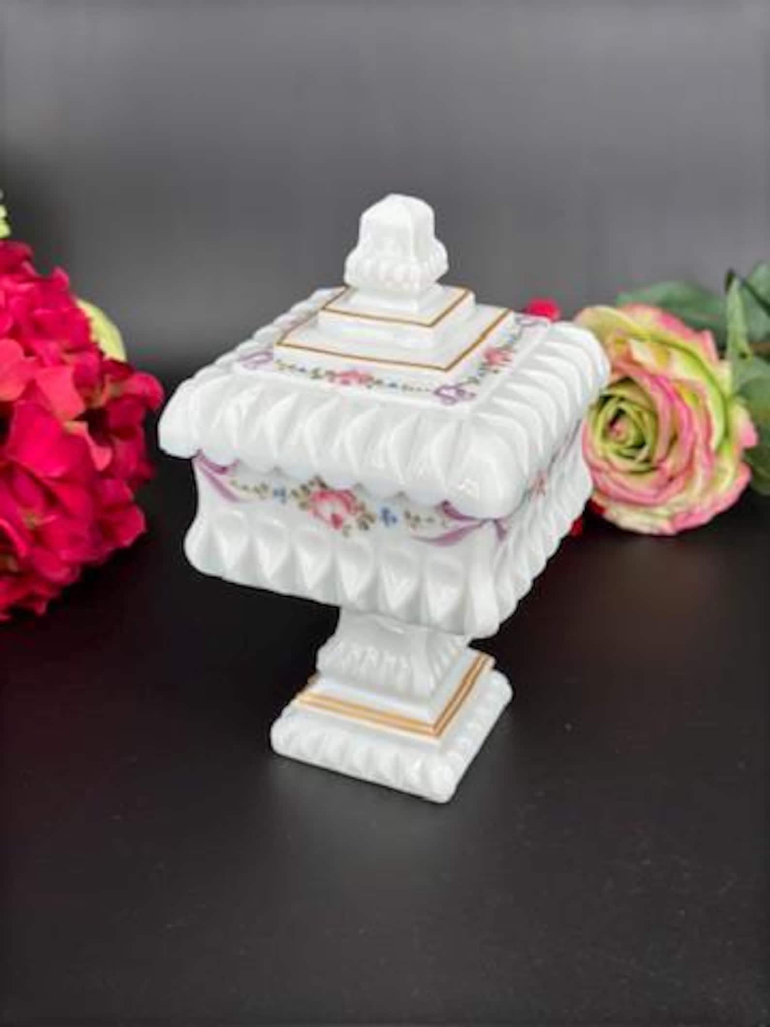 Wedding Cake Box, Vintage 1960s by Westmoreland - Milk Glass – Floral ...