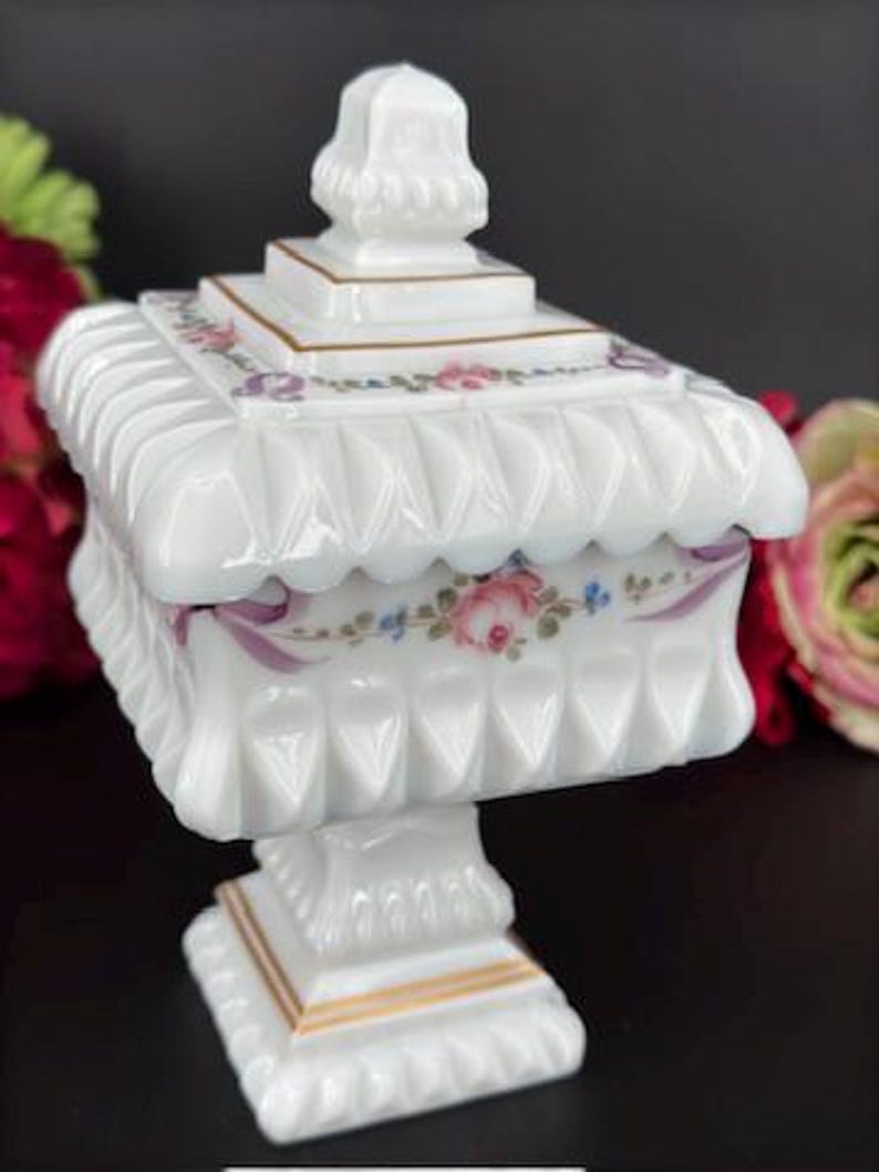 Wedding Cake Box, Vintage 1960s by Westmoreland - Milk Glass – Floral ...