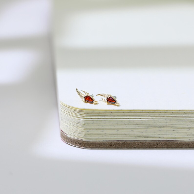 14K Solid Gold Crab Claw Garnet Stud Earring Talon Inspired Threadless ...
