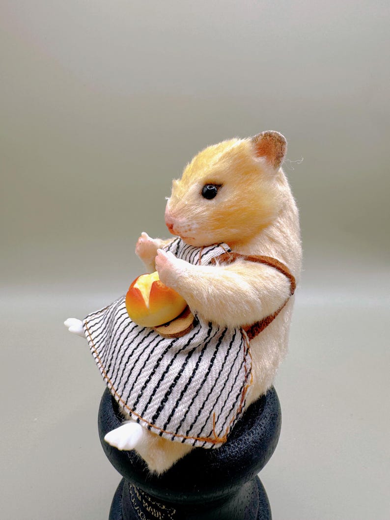 Baker Nibbles – Handmade Realistic Hamster Figurine With Bread | 3D ...