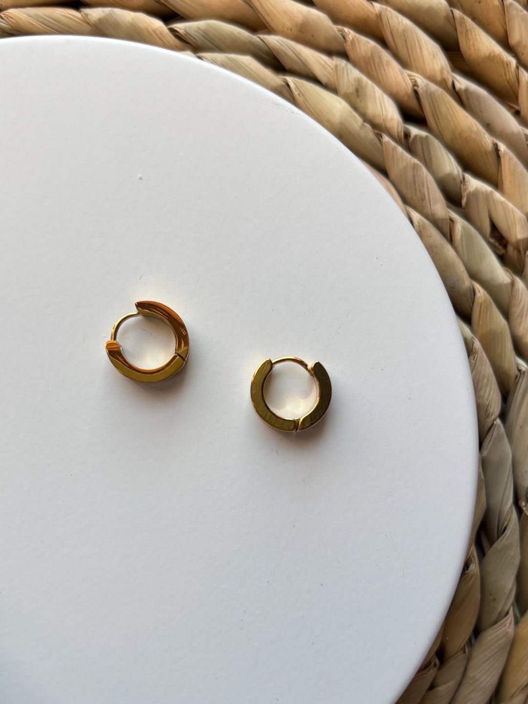 Thick Gold Clasp Hoops. These Cute, Simplistic, and Elegant Earrings ...