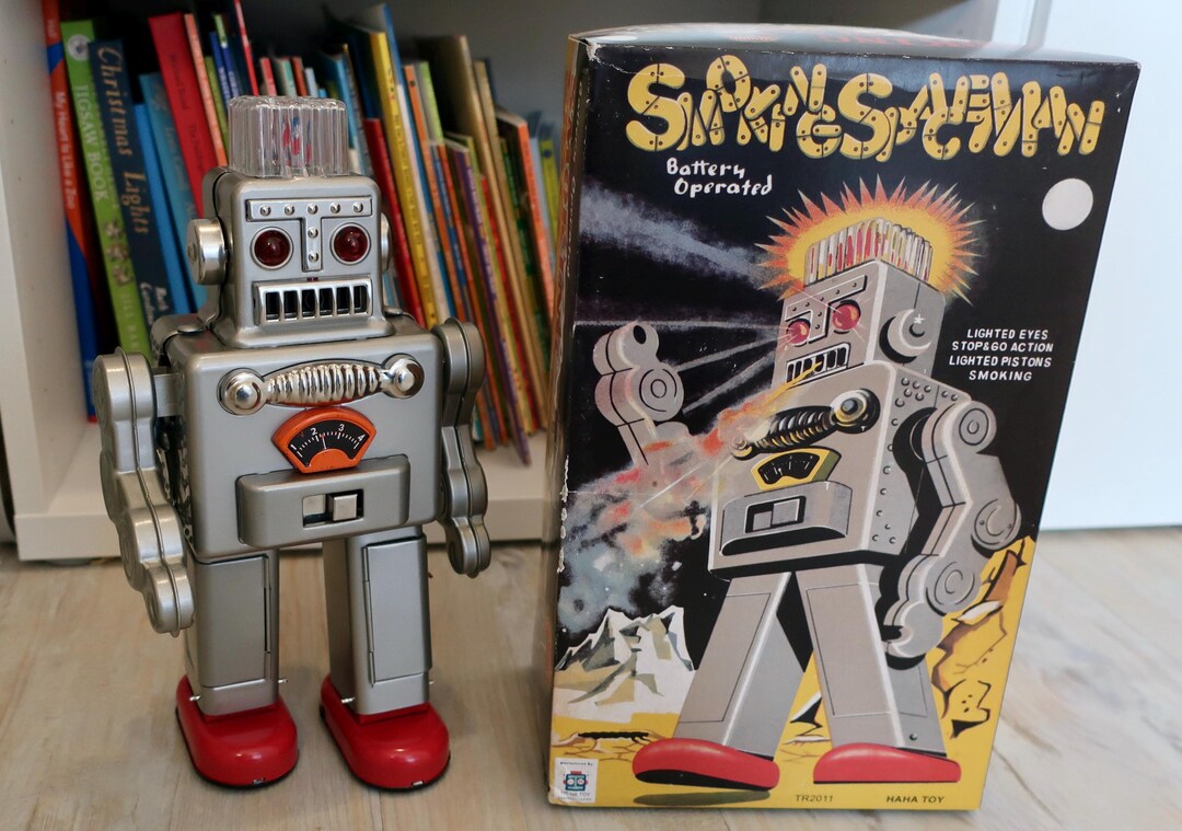 Vintage Smoking Spaceman Robot. Classic Walking Light up Smoking Action ...