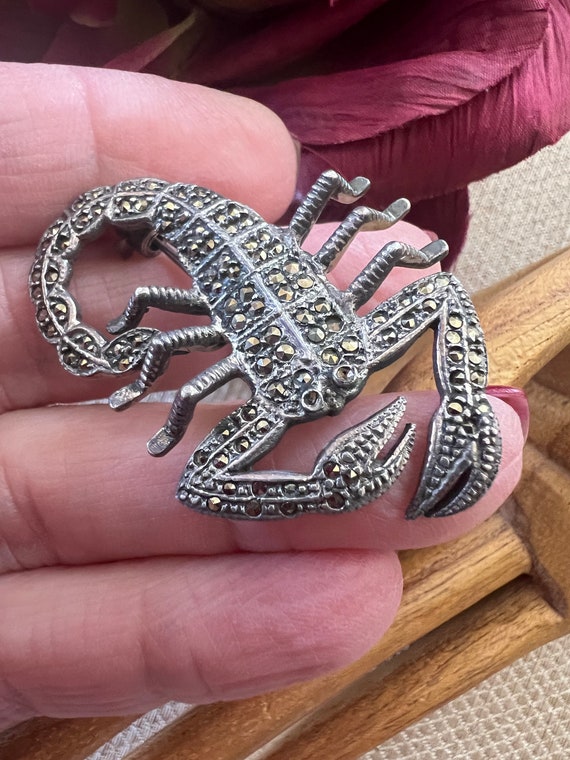 Sterling silver dimensional scorpion - Gem