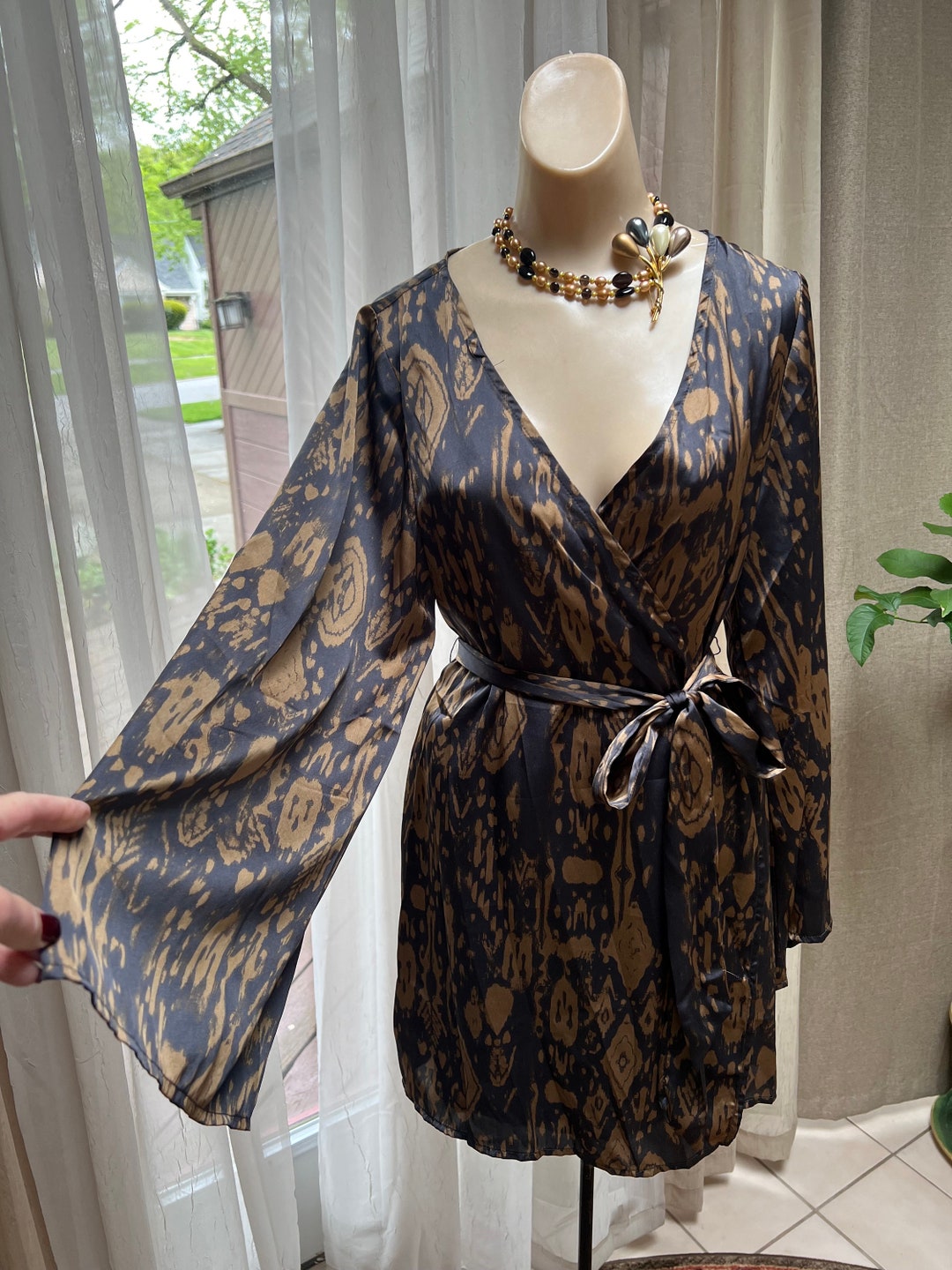 Vintage Batik Look XS/S Wrap/tie Short Robe, Dark Grey/warm Tan ...
