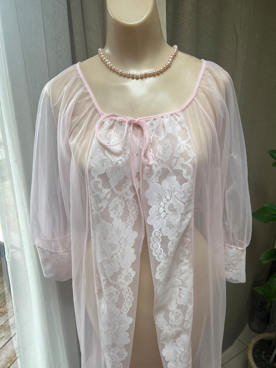 Vintage Sheer Pale Pink Lace Trim Movie Star Peignoir Robe M, Made USA ...