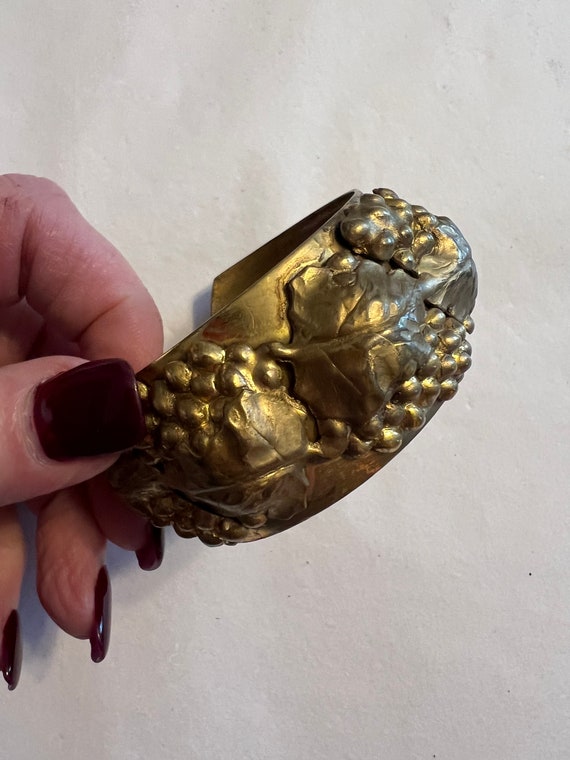 Vintage wide adjustable brass repousse Art Nouveau br… - Gem