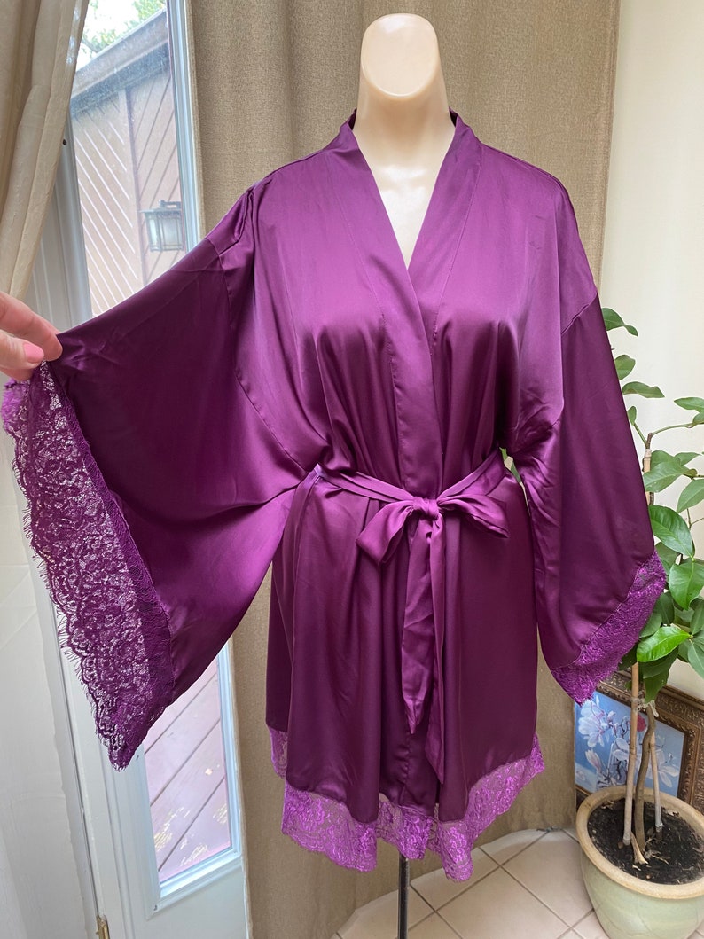 Vintage Deep Plum Silky Feel Wrap Tie Robe M, Lace Trim Purple Magenta ...