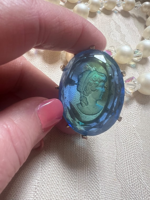 Vintage glass intaglio pin - Gem