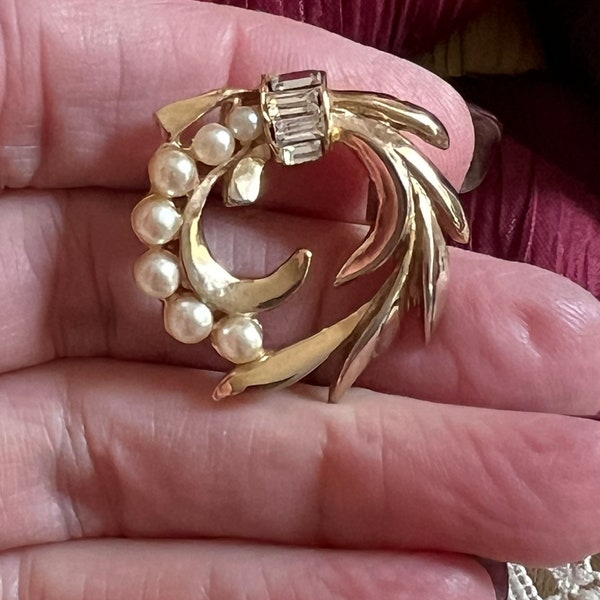 Gold Circle Pin - Etsy