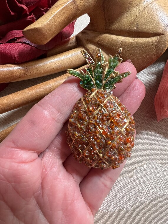 Vintage pineapple pin - Gem