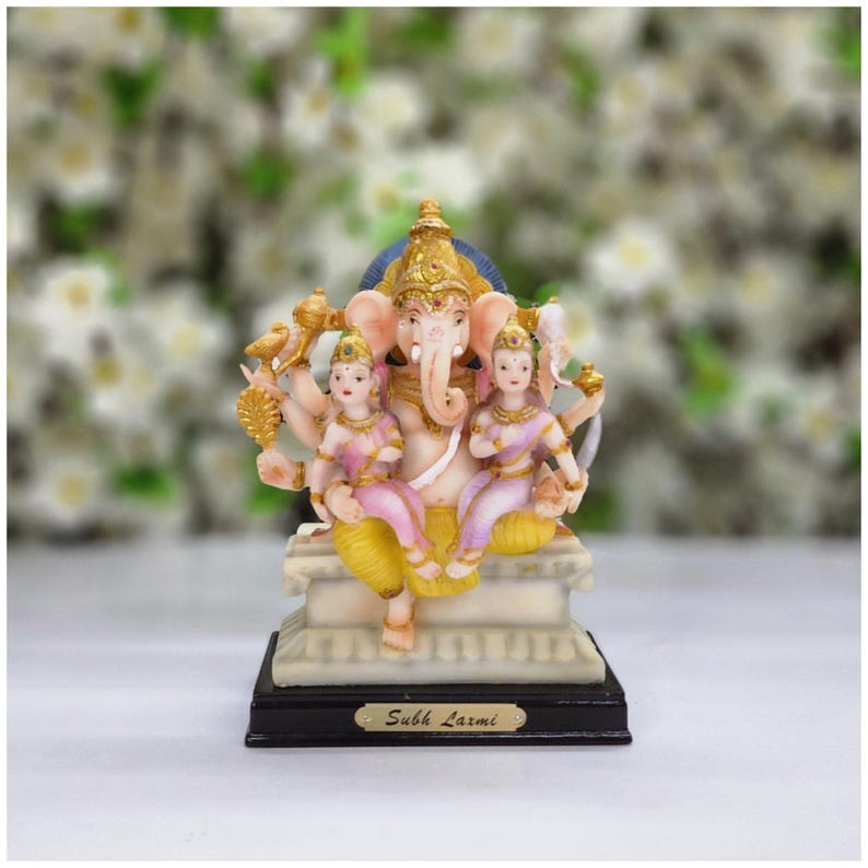 Lord Ganesha With Riddhi & Siddhi Ganesha Blessing Hindu Good Luck God ...
