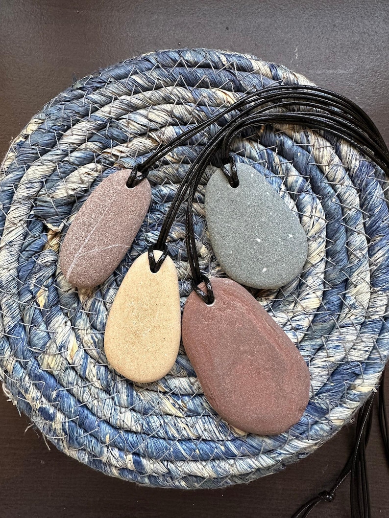 Simple Unisex Sea Pebble Necklace - Natural Beach Pebble Pendant Stone ...