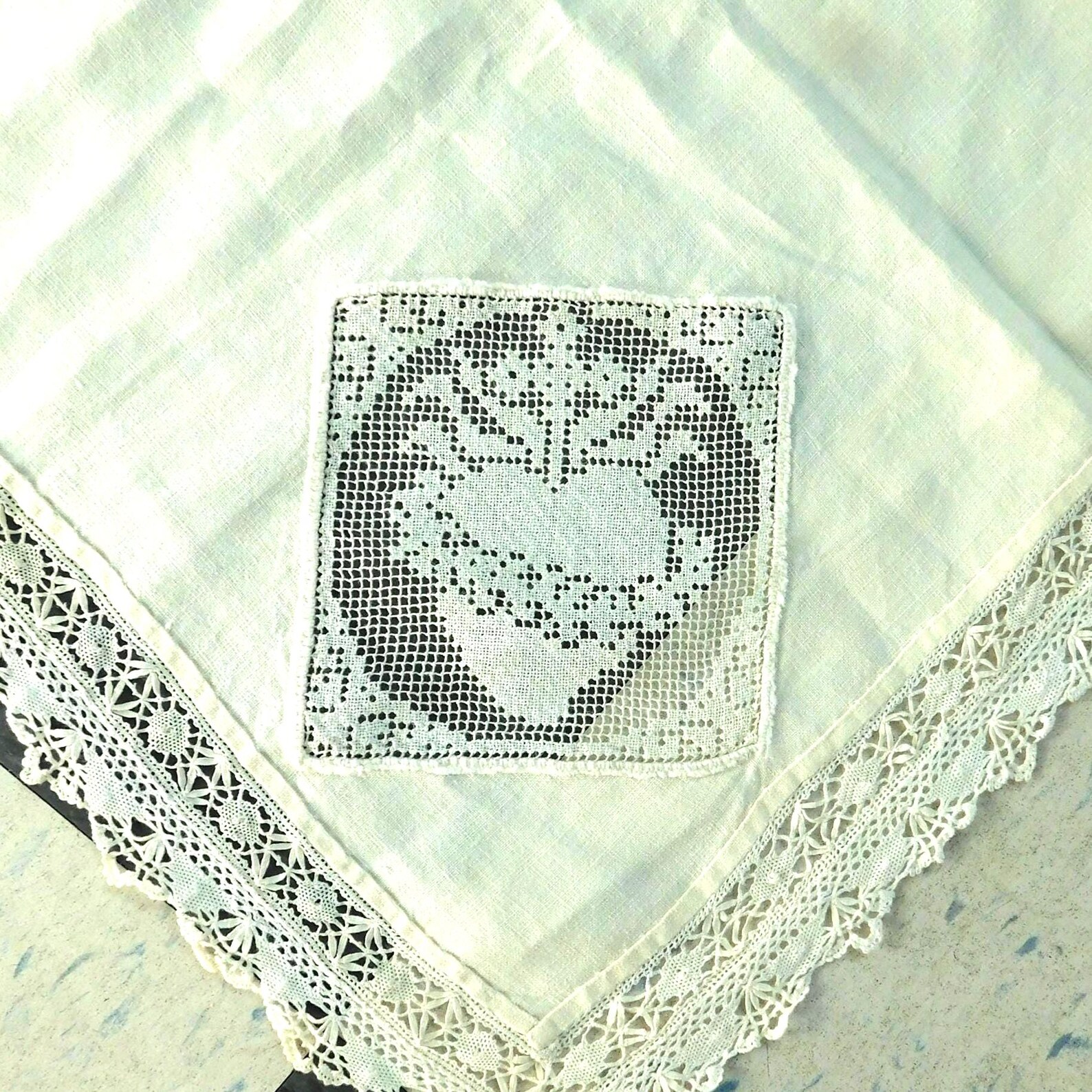 Vintage Off-white Fine Linen Small Tablecloth W/ Filet Lace Insert ...