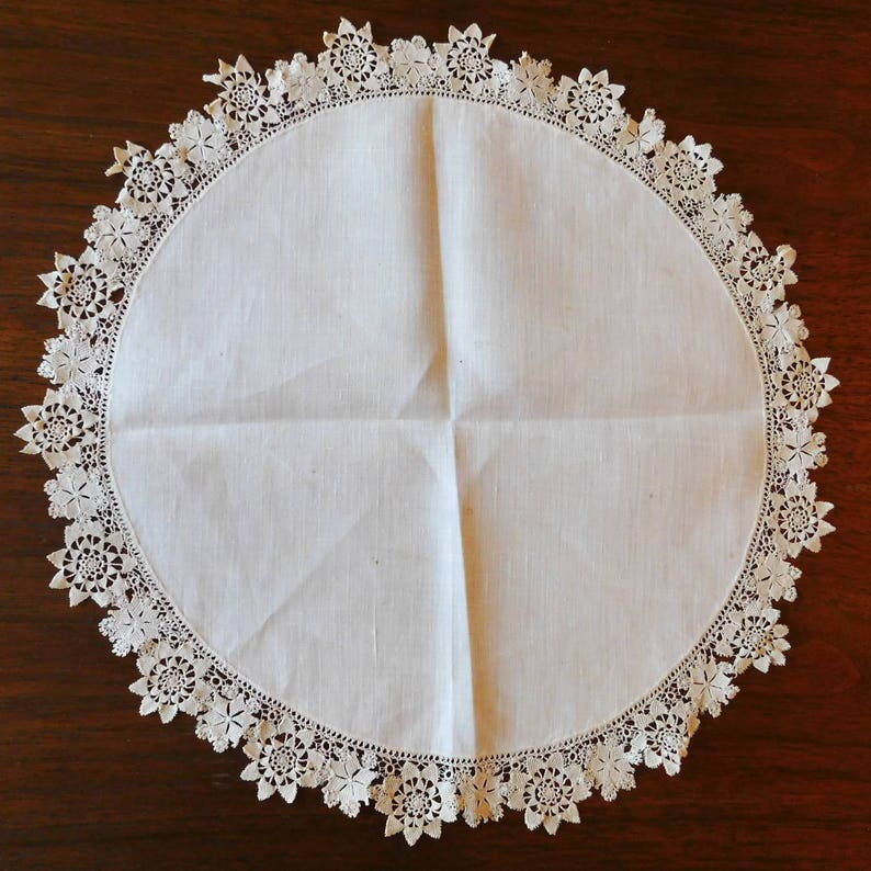 Lot of 4 Pieces Vintage Linens - Handmade Lace Collar - Embroidered ...