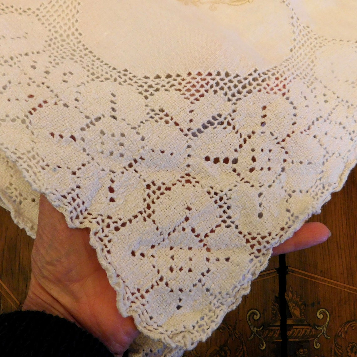 Vintage Very Large White Linen Tablecloth W/ Cream-colored Embroidery ...
