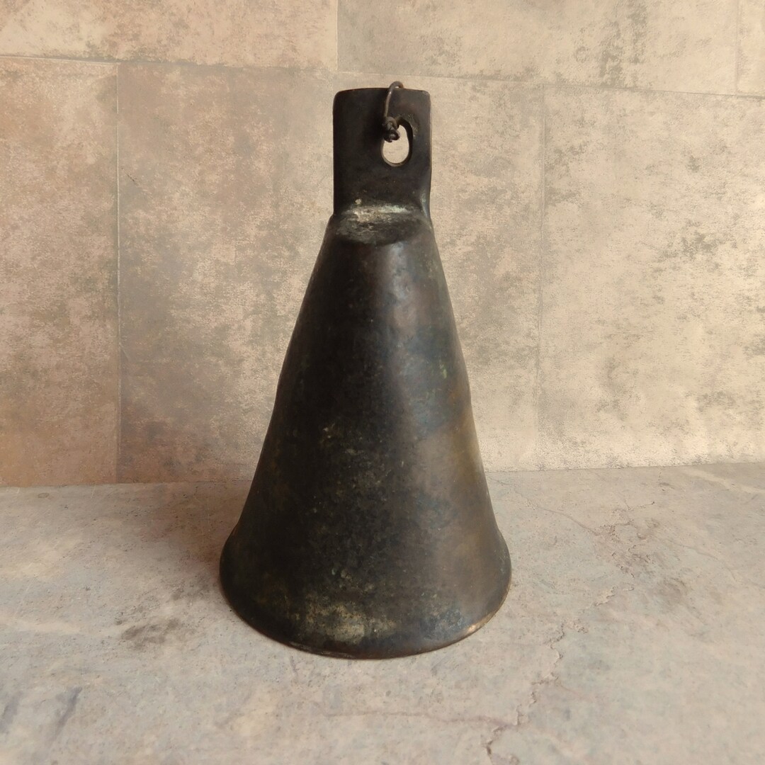 Vintage Antique Primitive Cowbell Hand-forged Iron Iron Lump Clapper ...