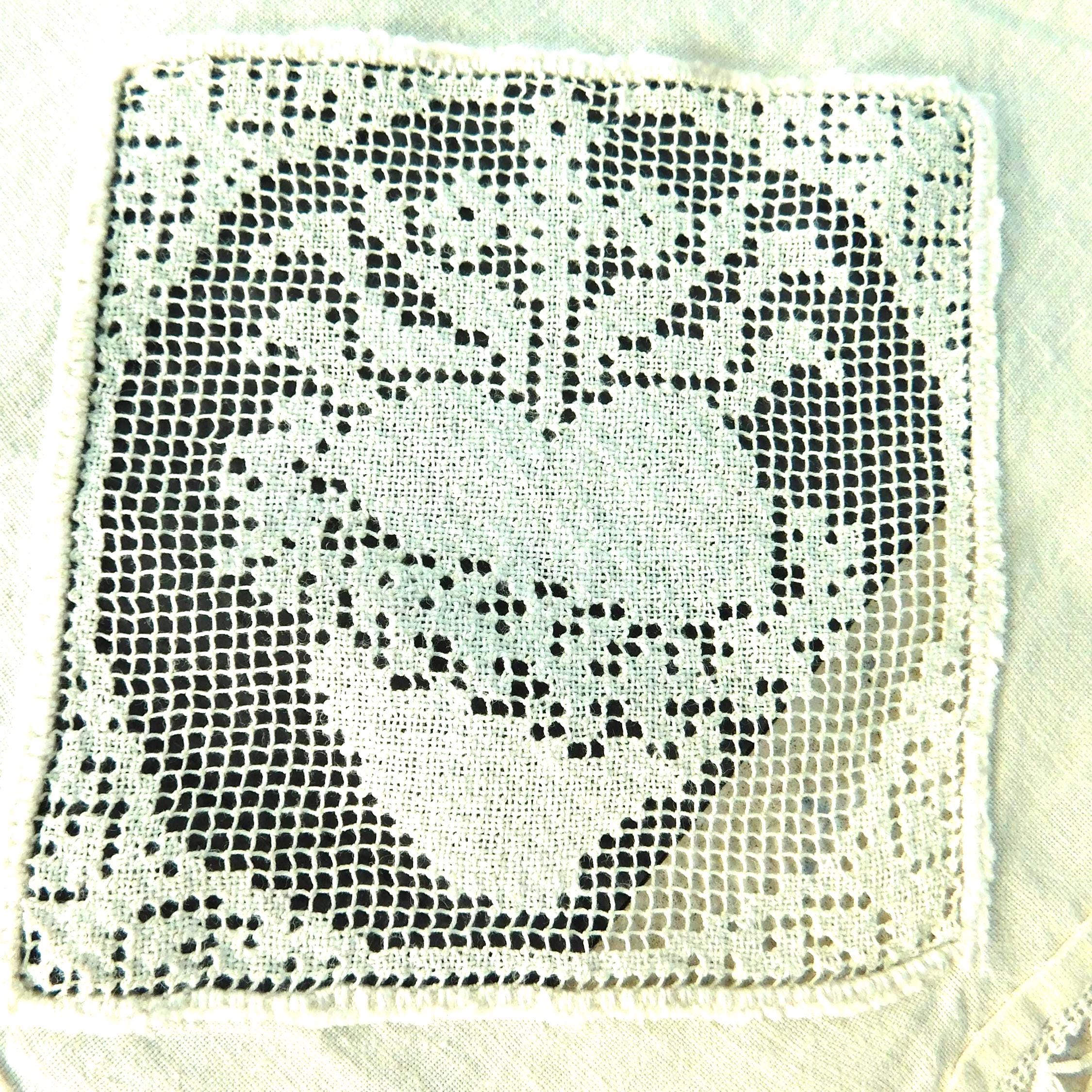 Vintage Off-white Fine Linen Small Tablecloth W/ Filet Lace Insert ...