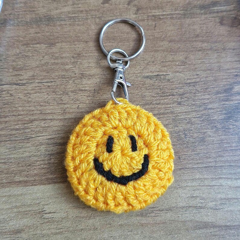 Crochet Smiley Face Keyring - Etsy UK