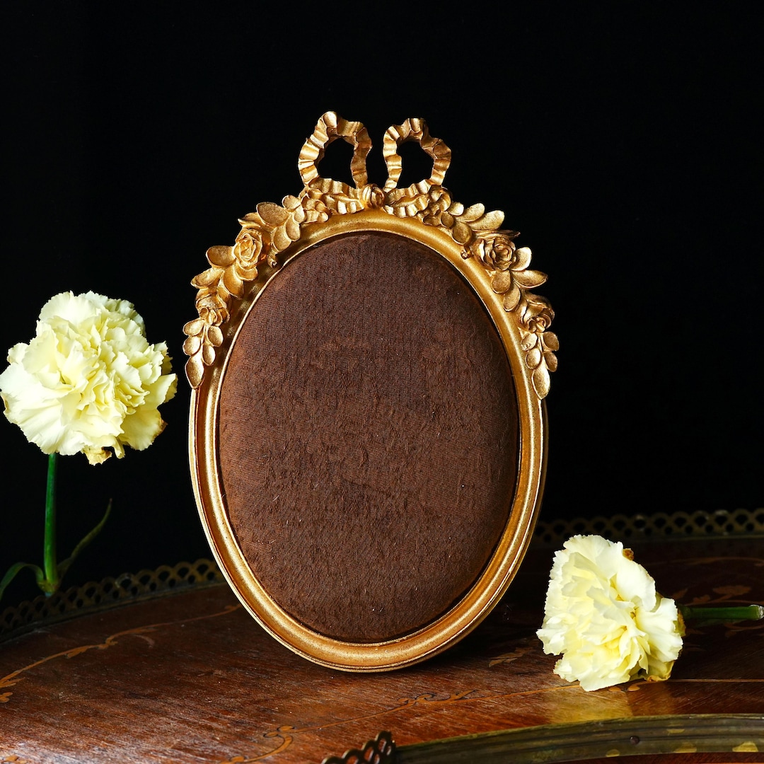 French Rococo Style Oval Jewelry Display Frame - SELMY, Gold Gilt ...