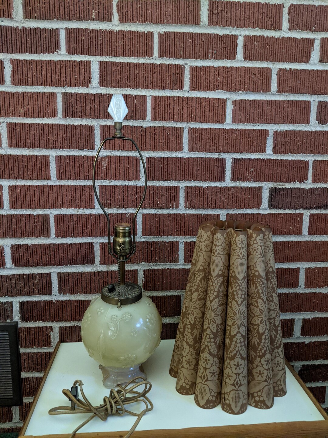 Vintage Aladdin Ivory Alacite Glass Lamp With Finial and Whip-o-lite ...