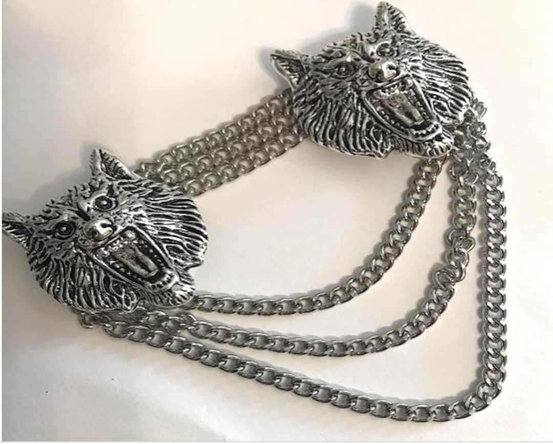 Wolf Cloak Clasp in Silver or Gold - Etsy