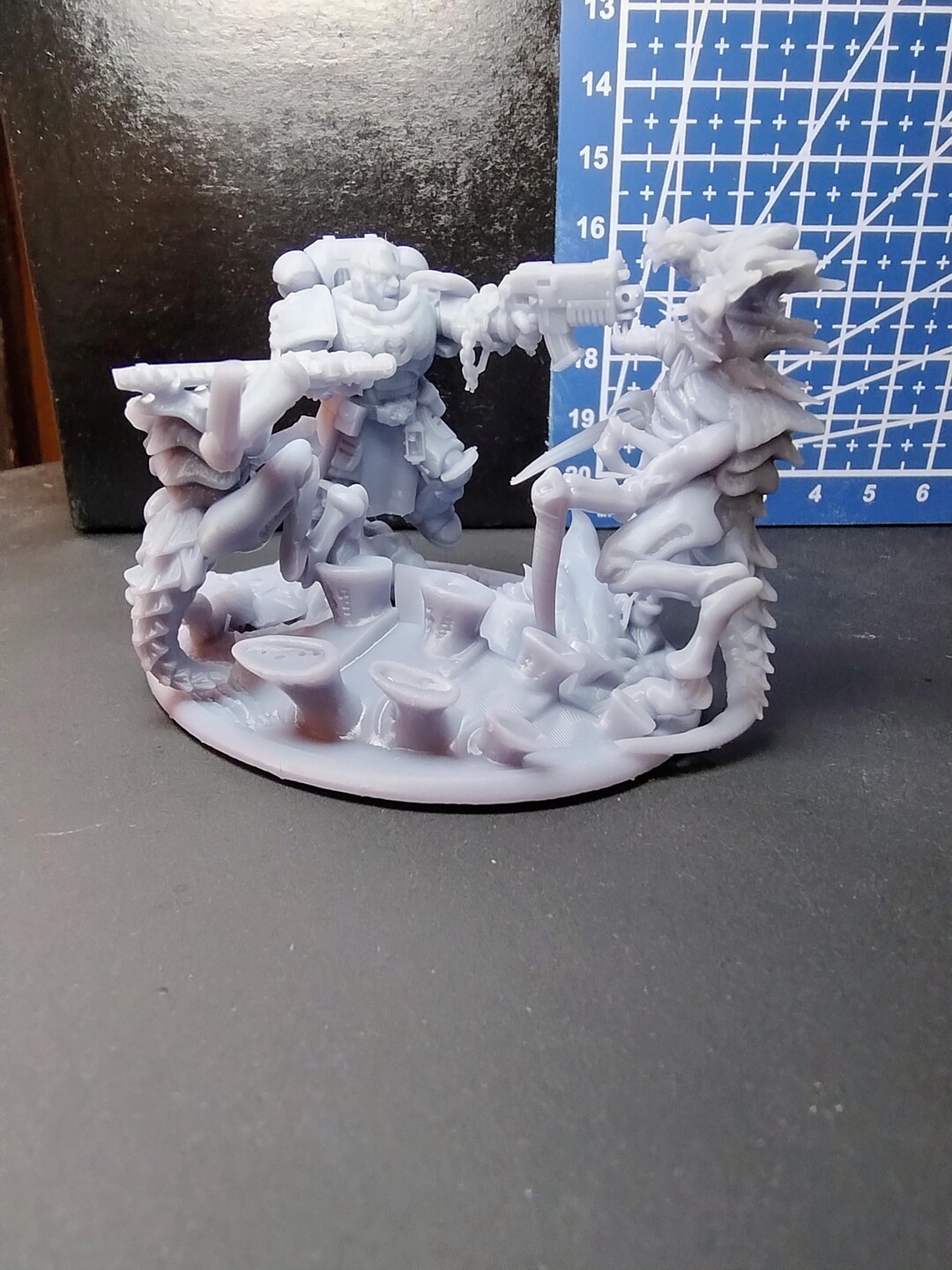 Diorama of Primaris Lieutenant Titus Slaughtering Tyranids - Etsy