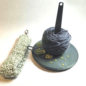 Yarn Spinner on the Go Mushroom Design Wrist Band Portable Yarn Caddy ...