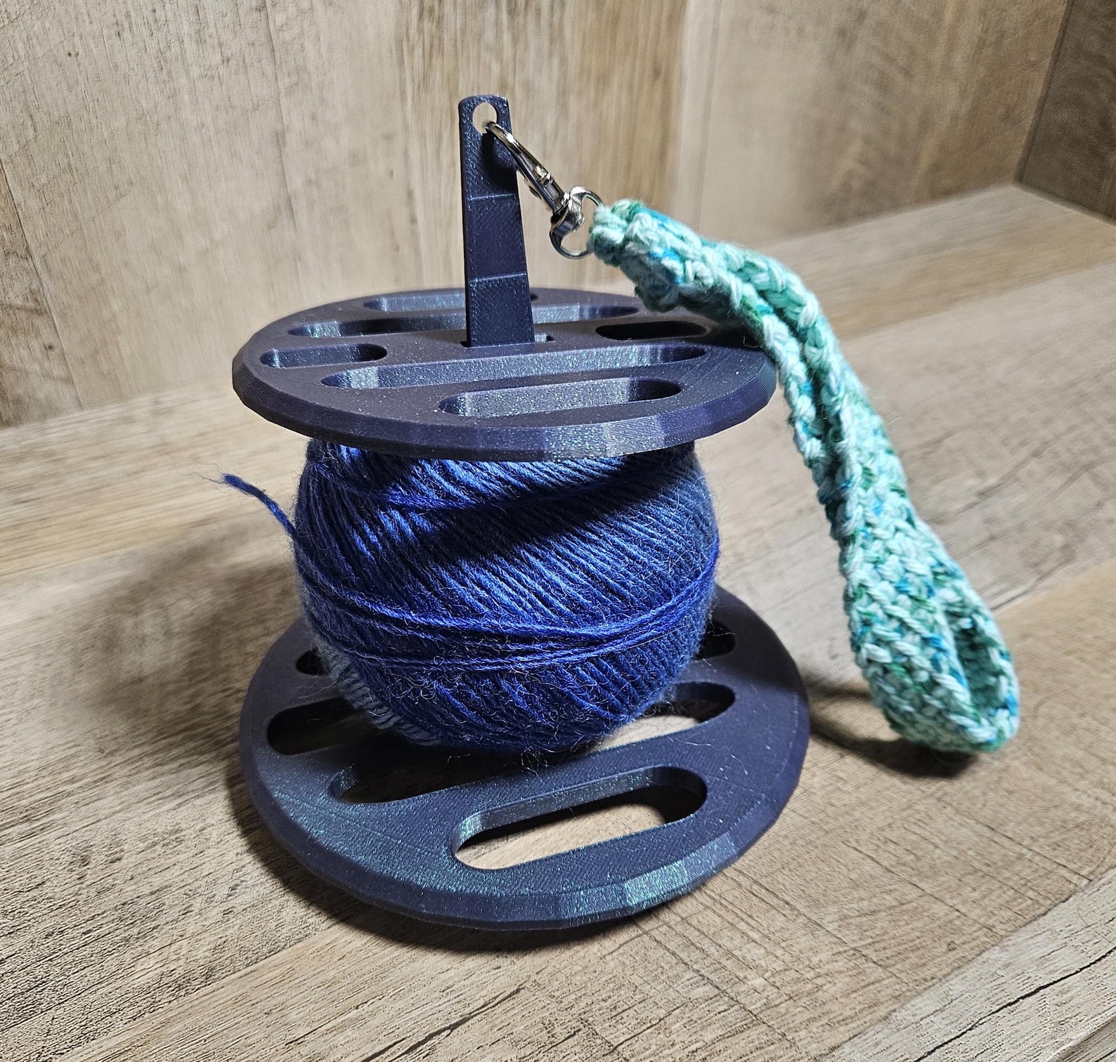 Yarn Spinner on the Go Wrist Band Portable Yarn Caddy Collapsible Yarn ...