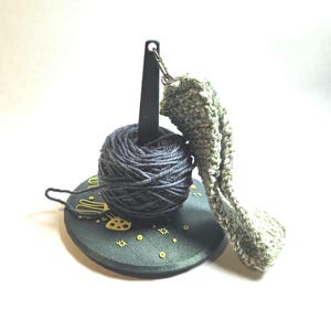 Yarn Spinner on the Go Mushroom Design Wrist Band Portable Yarn Caddy ...