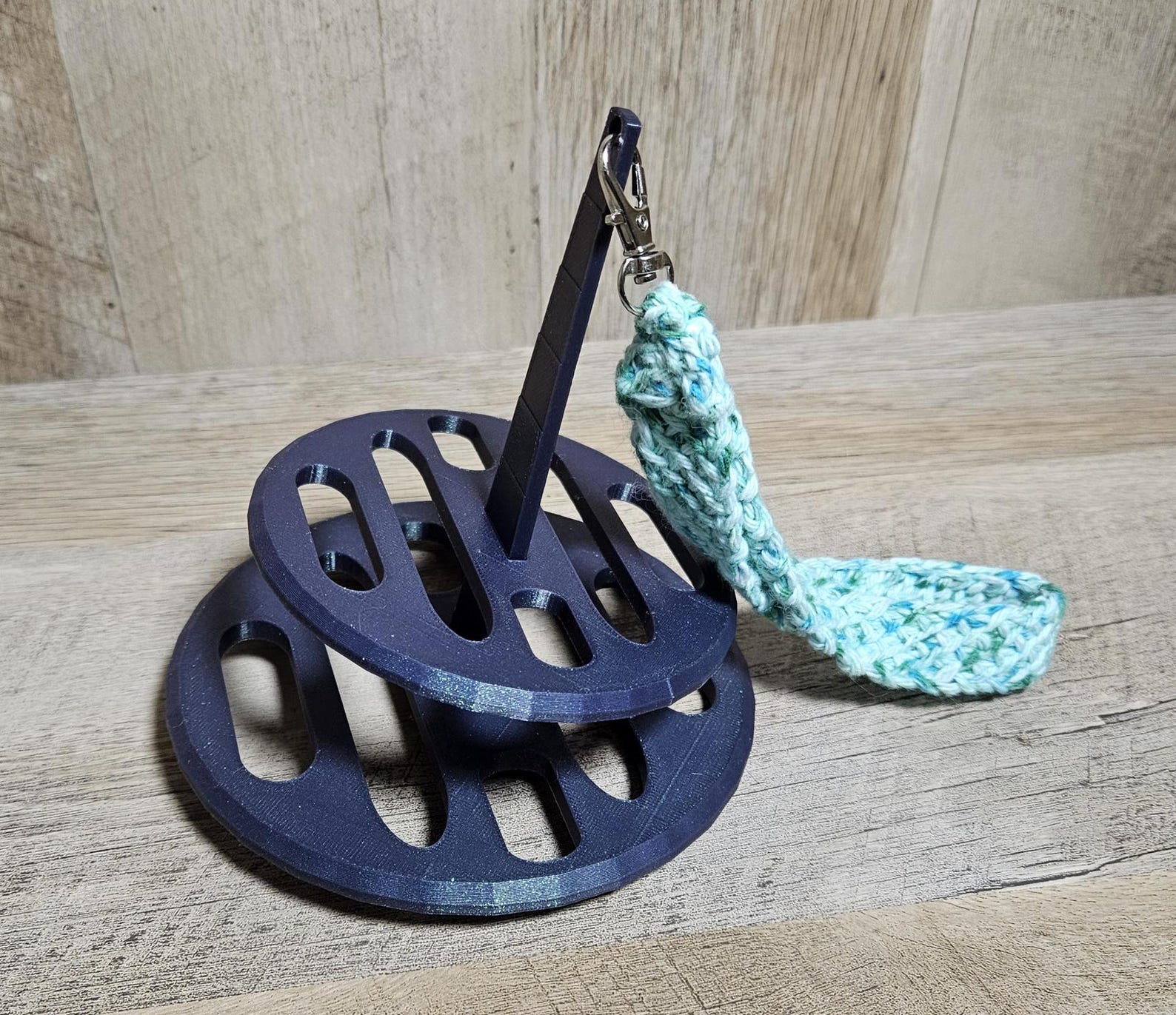 Yarn Spinner on the Go Wrist Band Portable Yarn Caddy Collapsible Yarn ...