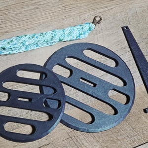 Yarn Spinner on the Go Wrist Band Portable Yarn Caddy Collapsible Yarn ...