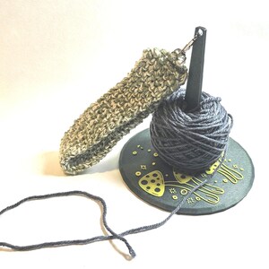 Yarn Spinner on the Go Mushroom Design Wrist Band Portable Yarn Caddy ...