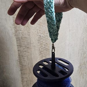 Yarn Spinner on the Go Wrist Band Portable Yarn Caddy Collapsible Yarn ...