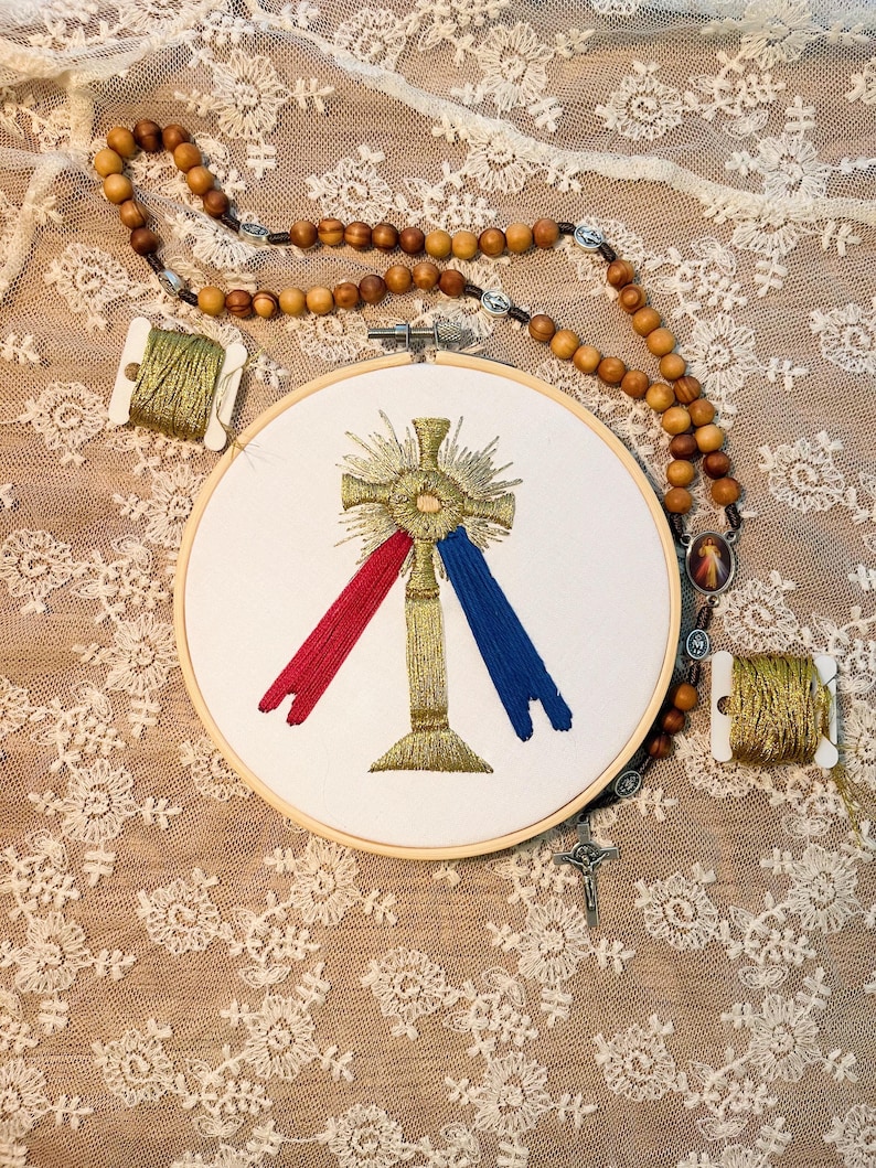 Catholic Embroidery Pattern- Divine Mercy Monstrance Holy Eucharist ...