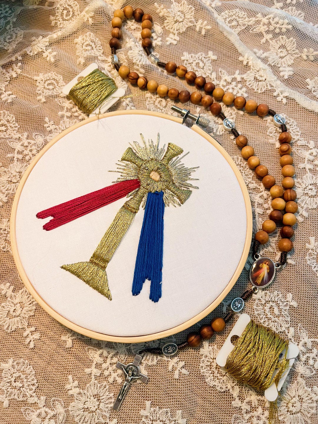 Catholic Embroidery Pattern- Divine Mercy Monstrance Holy Eucharist ...