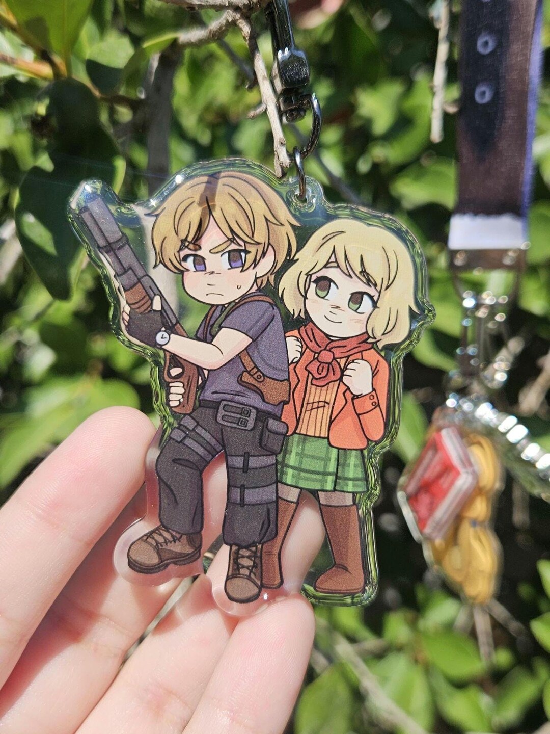 Resident Evil Keychain: Leon Kennedy & Ashley Graham, Double Sided ...