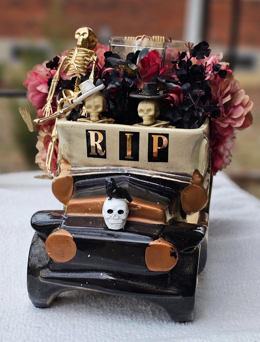 Haunted Hearse Floral Arrangement – Spooky Skeleton Coffin Centerpiece ...