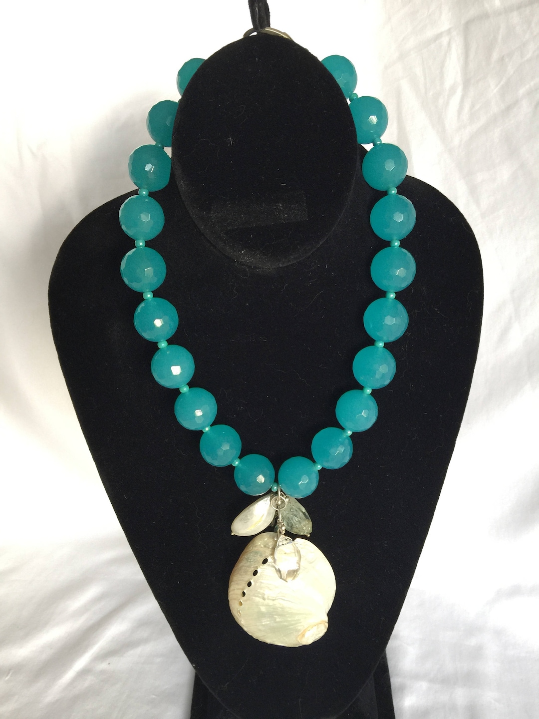 Collar Island Chic Aqua y Concha de abulón perlado con detalles de ...