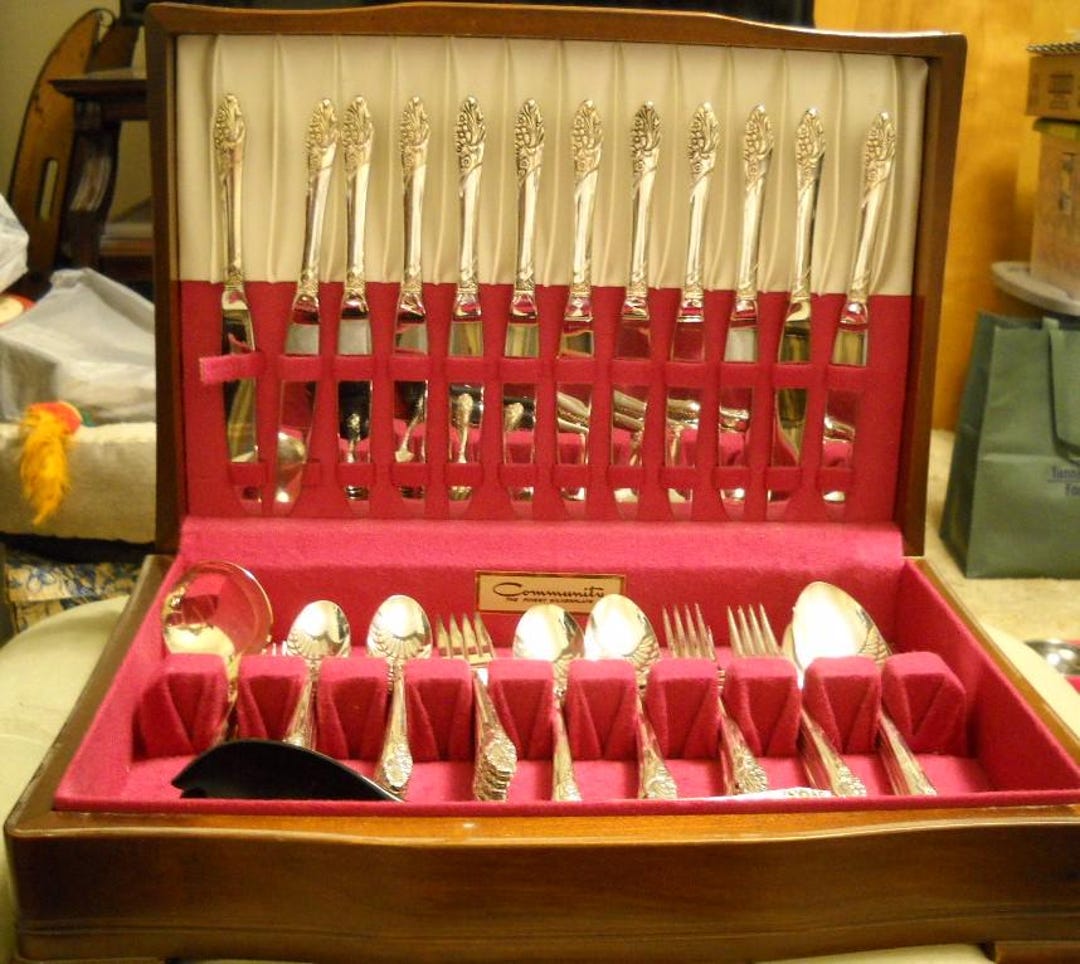 1950 Community Oneida Silver Plate Flatware Set W/box "evening Star" 87 ...