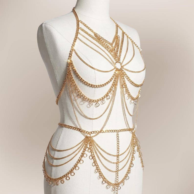 Robe en chaîne parfaite pour une tenue de rave ou une tenue de danse ...