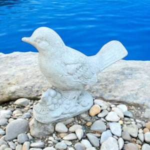 Stone Robin Bird Figure, Garden Robin Sculpture, Birds Lovers Gift ...