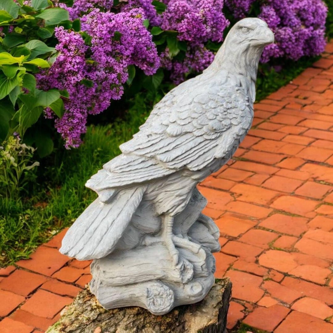 Eagle Perched on Logs Figure, Massive Wild Eagle Statue, Concrete Wild ...