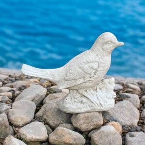 Stone Robin Bird Figure, Garden Robin Sculpture, Birds Lovers Gift ...