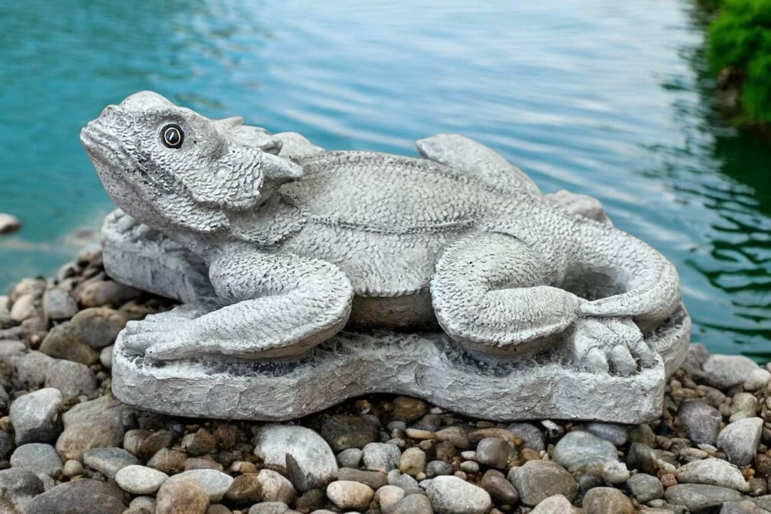 Concrete Lizard on Base Statue, Realistic Wild Lizard Sculpture, Stone ...
