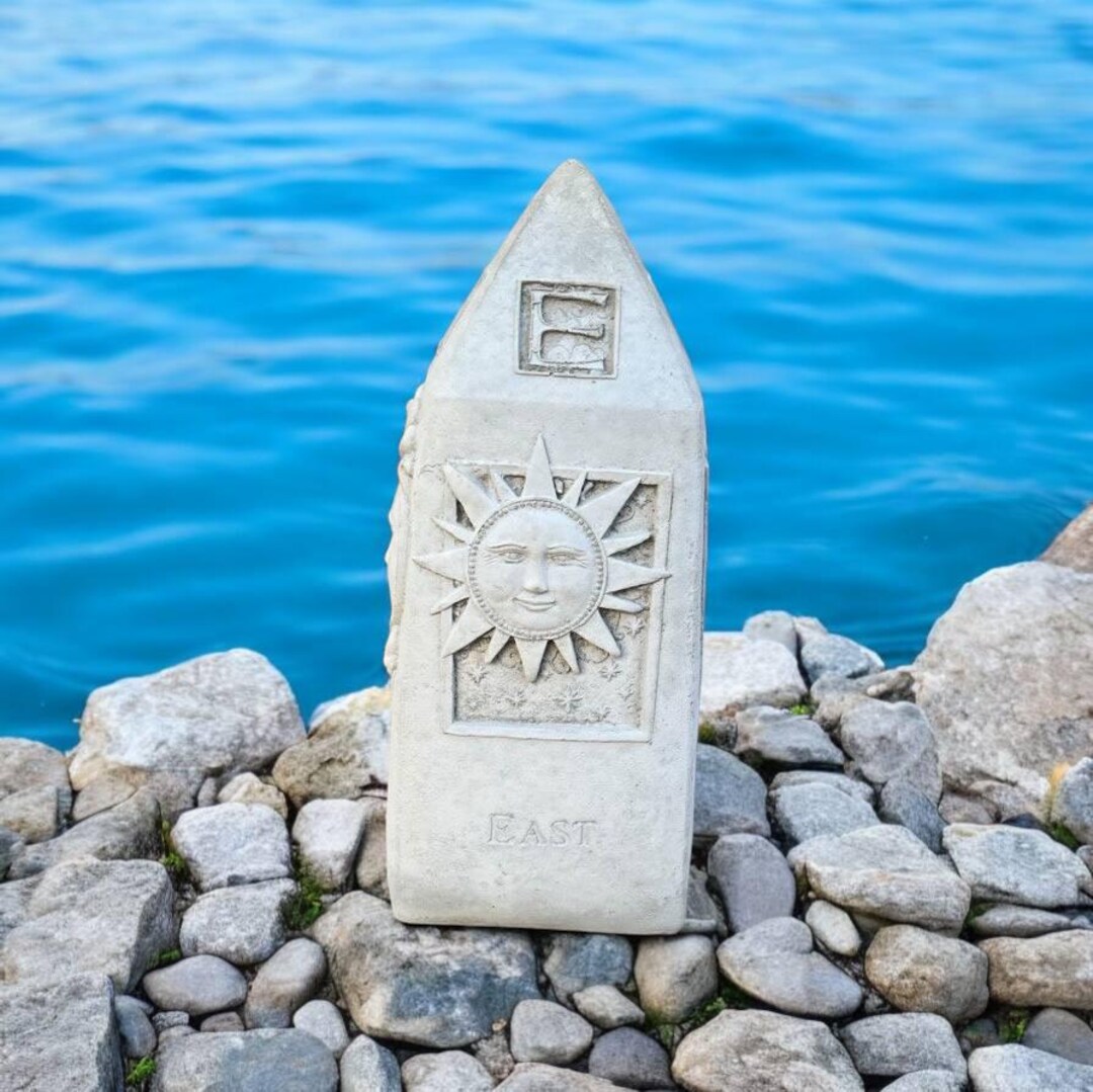 Concrete Direction Rock Figure, Directional Marker Statue, Garden ...