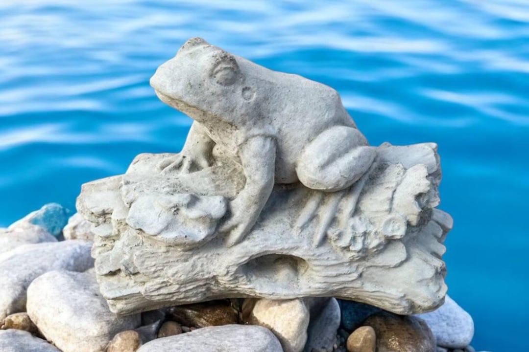 Detailed Frog Sitting on Log Statue, Cute Realistic Frog Figure ...