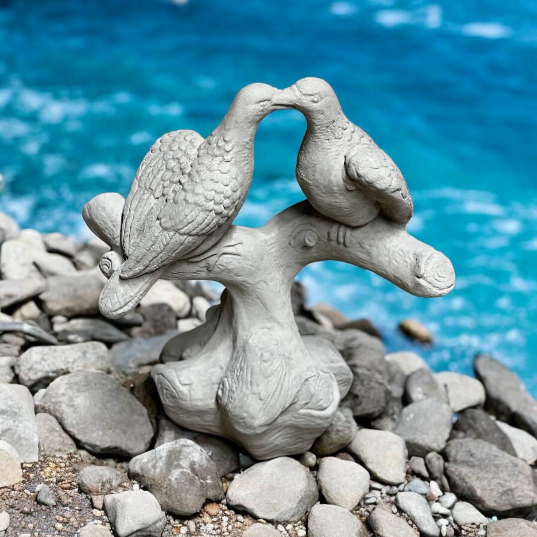 Love Doves on Tree Statue, Sitting Birds Figure, Cement Two Birds on ...